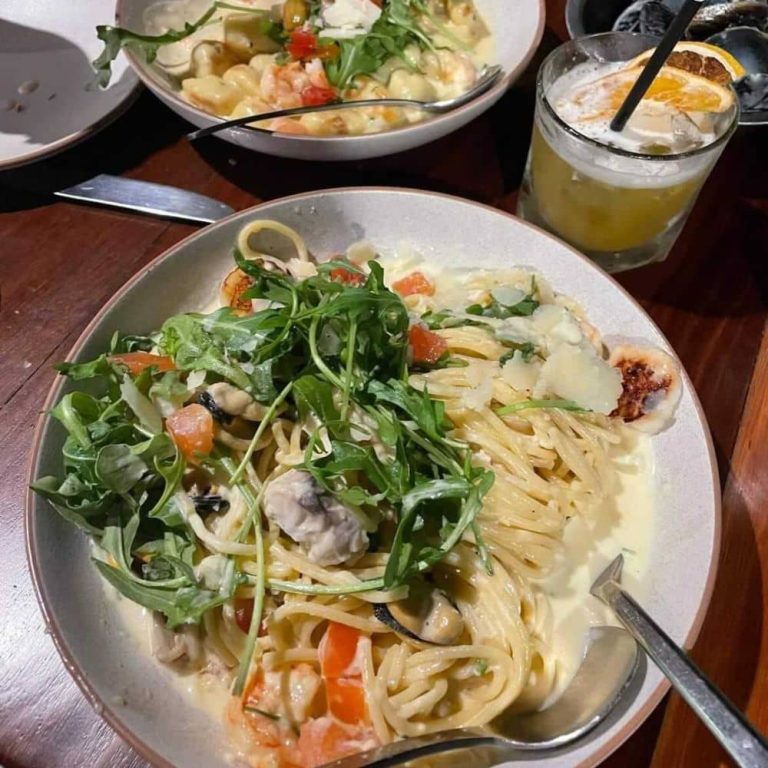 Where To Eat In Exmouth? Here Are 23 Great Options For All