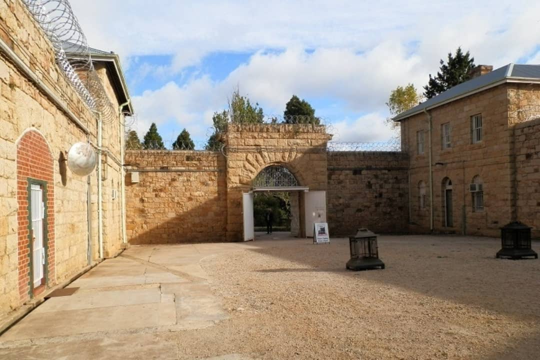 The Big Ned Kelly (Glenrowan): The Story Behind The Statue